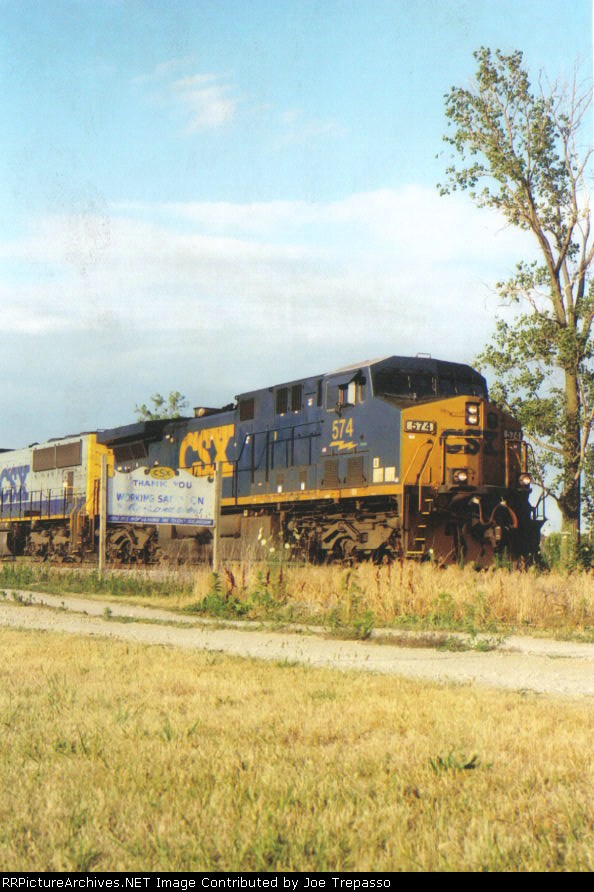 G-774 lead by CSXT 574, heads south towards leipsic.